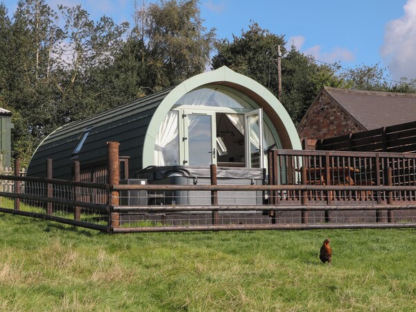 Belles View, Family Friendly, With Hot Tub In Cheadle - Cheshire