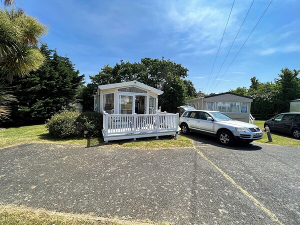 2 Bedroom Caravan Nv13 Lower Hyde Shanklin - 