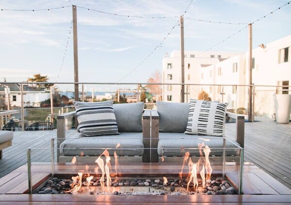 Tranquil Newport Getaway: Four Serene Waterview Rooms | Pets Are Allowed - Narragansett, RI