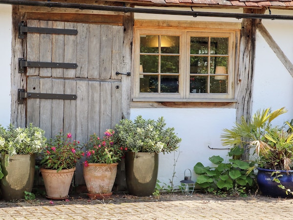 The Old Stables, Pet Friendly, Character Holiday Cottage In Headcorn - Sissinghurst