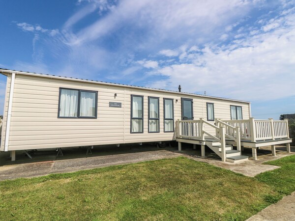 The Boathouse, Family Friendly, With A Garden In East Wittering - Hayling Island