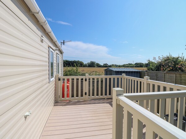 Seabreeze Cottage, Family Friendly, With A Garden In East Wittering - East Wittering