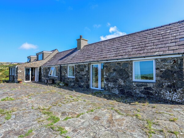 Golygfa Rhiw, Pet Friendly, With Open Fire In Aberdaron - Aberdaron