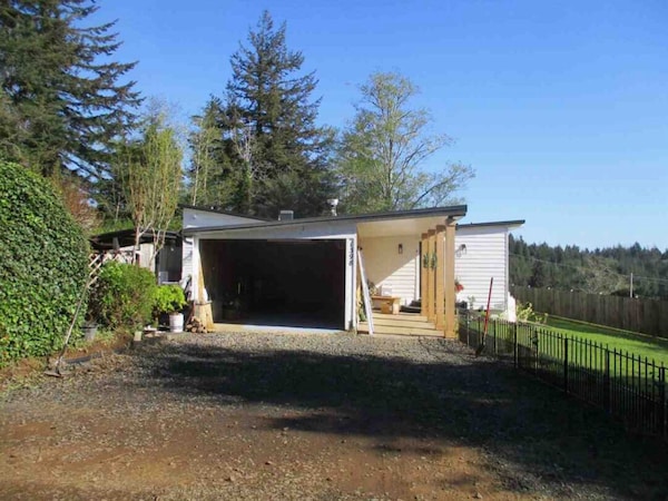 3 Bed-2 Bath Home-hot Tub, Workout & Game Room, Tree Fort, Wifi, Views - Coos Bay, OR
