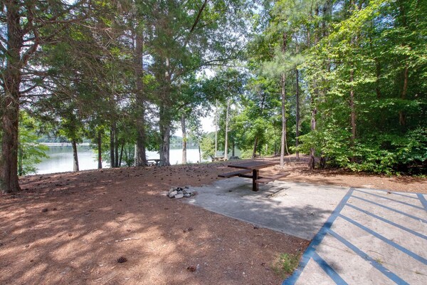 Four Bedroom Home Between Two Public Boat Ramps-3/4 Mile To Waterfront Grocery - Scottsboro, AL