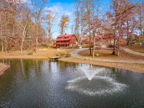 4 Log Cabins On 16 Acres Near Utk, Sleeps 31, Fireplaces, Hot Tubs, Fishing - Maryville, TN