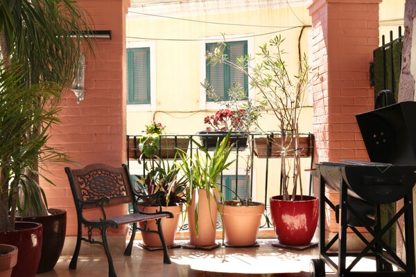 Private Apartment Inside Of A Guest House - Lisbon