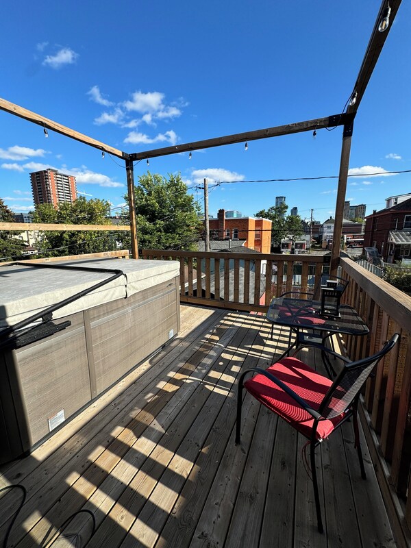 Two Bedroom Full House Downtown Little Italy, Ottawa With Upper Deck Spa. - Ottawa