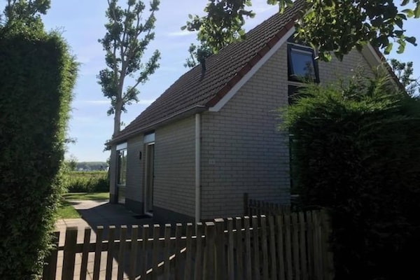 Lovely Holiday Home With Garden - Zeeland