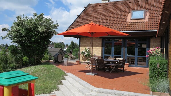 Family-friendly Vacation Home In Pelzerhaken With Garden, Spacious Living Area And - Sierksdorf