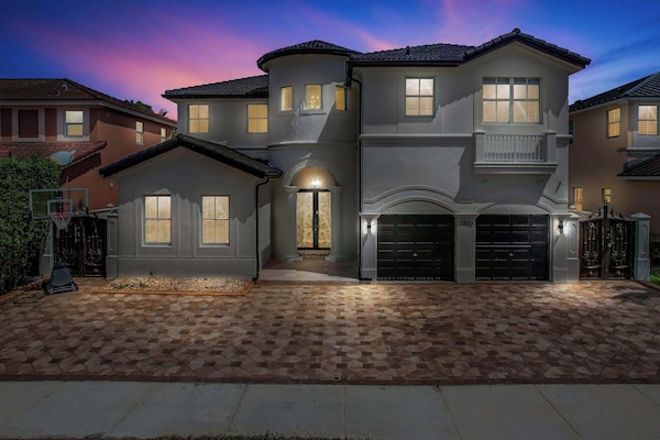 5-bd,5-ba Tropical Oasis - Pool, Patio, Fun - Miramar, FL