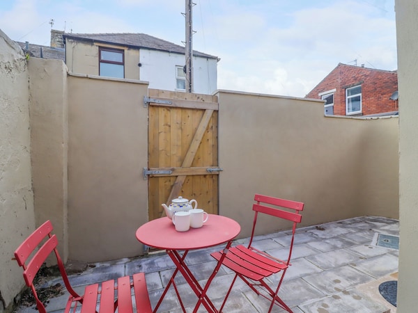49 Waddington Road, Pet Friendly, With Open Fire In Clitheroe - Clitheroe
