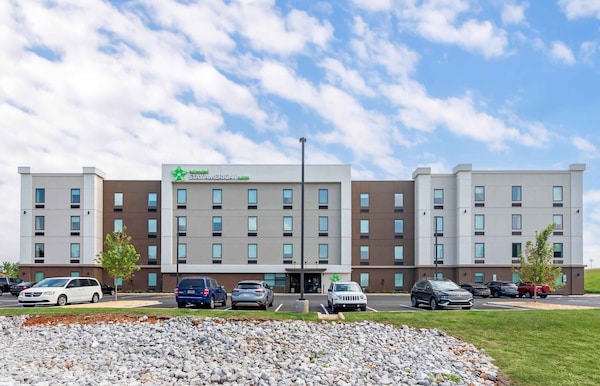 Off I-240 - Charming Suites With Full Kitchens & Ample Workspaces For Guests - Asheville, NC