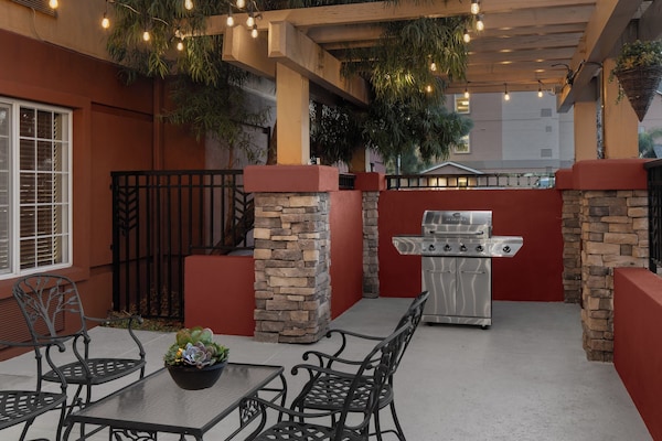 Relaxing Bay Area Hotel Ideal For Romantic Couple Stay | Free Parking - Pleasanton, CA