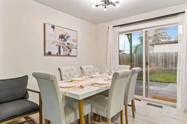 The Northwest Vibes 6bd/3ba  W/gameroom Covered String Light Deck W/ Bbq&firepit - Tacoma, WA