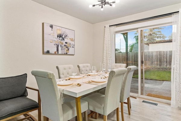 The Northwest Vibes 6bd/3ba W/gameroom Covered String Light Deck W/ Bbq&firepit - Tacoma, WA
