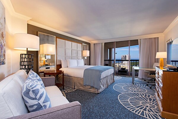 Serene Beach Resort Accommodation W/ Private Balcony & Views | Pools - 네이플스