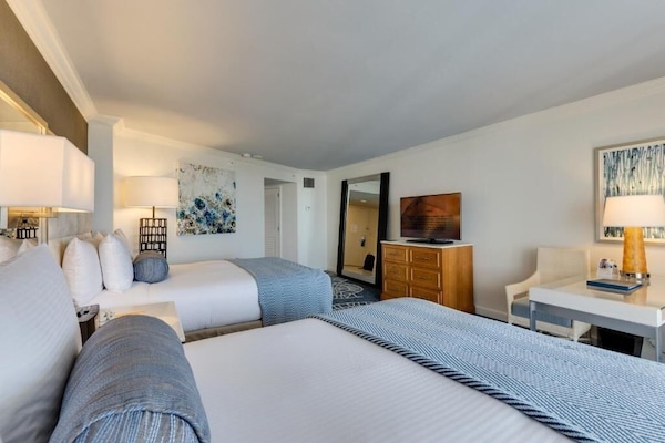 Scenic Room W/ Balcony & Coastal Views, Perfect For Golf And Beach Lovers - Naples, FL