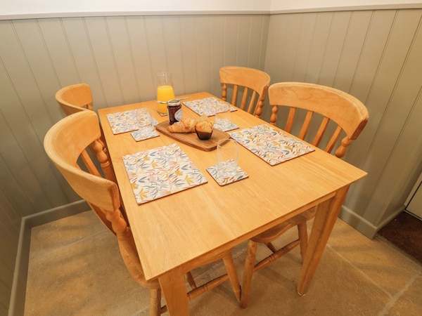 Thorn Cottage, Family Friendly, Character Holiday Cottage In Fairford - Bibury