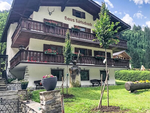 Lovely Apartment For 7 Guests With Wifi, Tv, Balcony, Pets Allowed And Parking - Bad Gastein