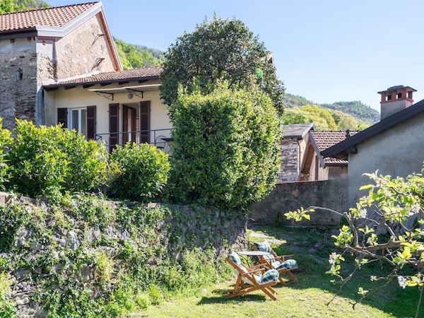 Atemberaubendes  Ferienhaus Für 4 Gäste Mit  W-lan, Tv, Terrasse, Haustiere Erlaubt Und Parkplatz - Mergozzo