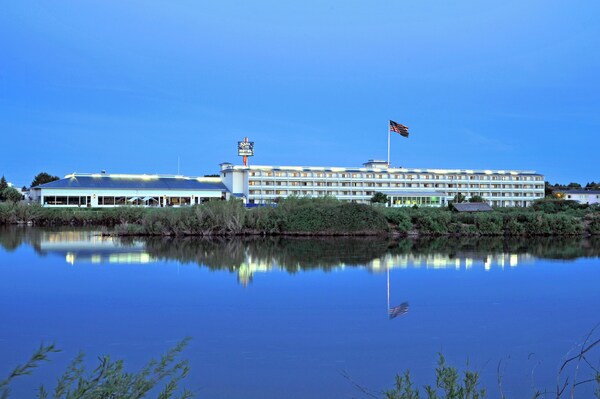 Rare Find! One Gorgeous Unit! Complete With Spa, Pool, Hot-tub - Idaho Falls, ID