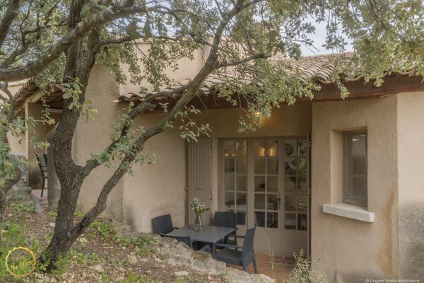 Mazet Romarin Climatisé - Terrasse Privée- Piscine Commune- Vallée Des Baux - Paradou