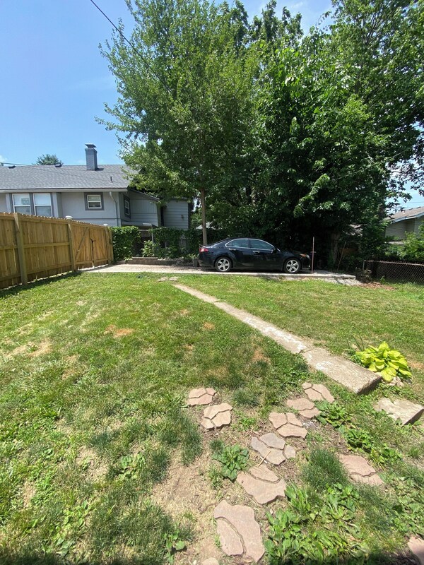 Charming 2-bedroom House Near Downtown Kansas City With Fenced Yard - Kansas City