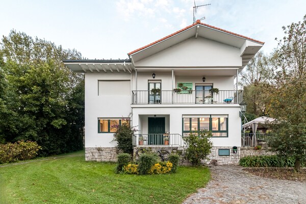Casa Rural 'Casa La Quinta' Con Vistas A La Montaña, Piscina Privada Y Wi-fi - Cantabria