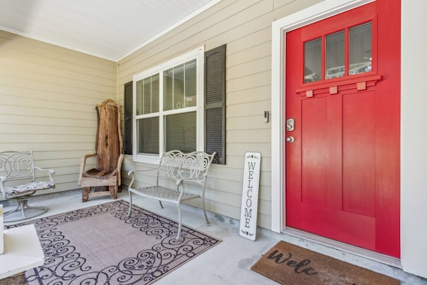 Large Serene Fenced Yard |Firepit |Dogs Ok| Herb Garden - Orange Park, FL