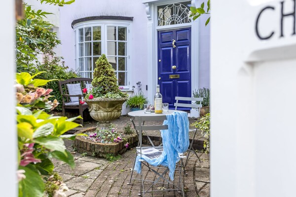 Cherub Cottage - Sleeps 4 Guests  In 2 Bedrooms - Dartmouth