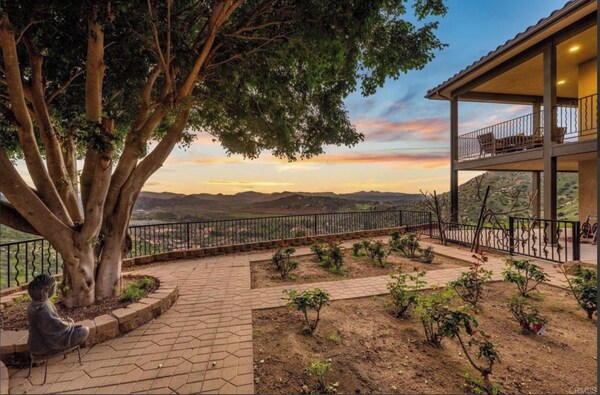 Breathtaking Retreat In The Wine Country Close To Safari Park, Shopping, Dining! - Escondido, CA