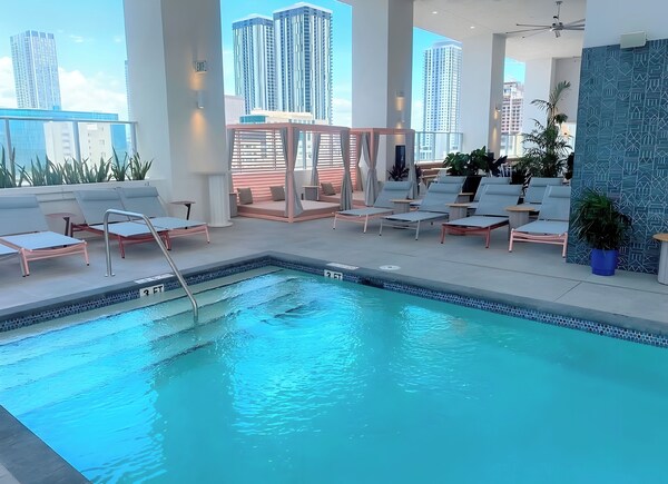 Chic City Center Retreat 1bedroom With Ac, Wifi, Fitness & More  Downtown Miami - マイアミ