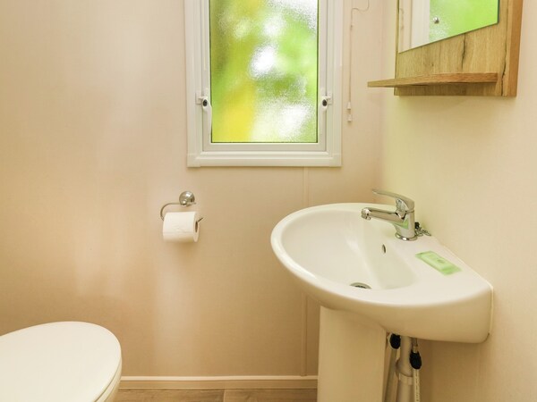 Caravan 6 At Blackmoor Farm, Pet Friendly, With A Garden In Tenby - Tenby