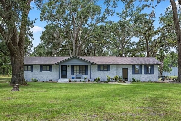 Welcome To The Ranch At White Water- Charming Home On 5 Acres With Event Patio. - Florida