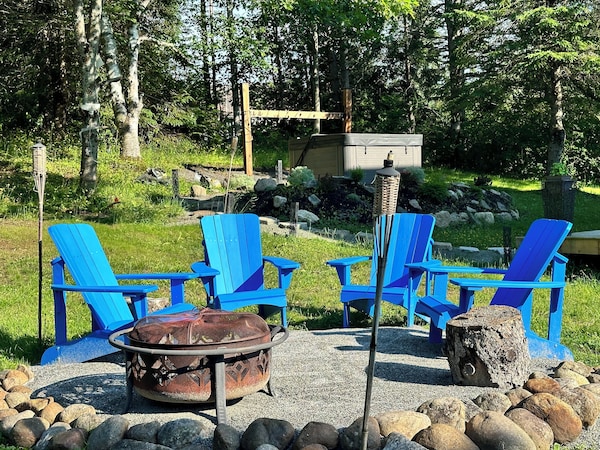 Cozy Ski Retreat On Lakefront Cottage In Ivry-sur-le-lac - Laurentides