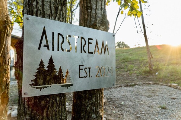 Secluded Airstream Stay On Ranch - Missouri