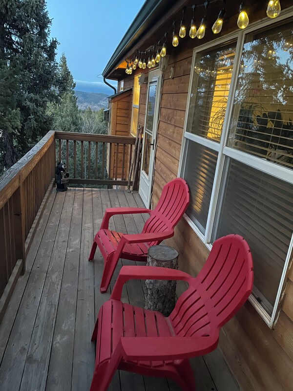 Hummingbird Point Is A Spacious Mountainside House In Woodland Park Colorado - Green Mountain Falls, CO