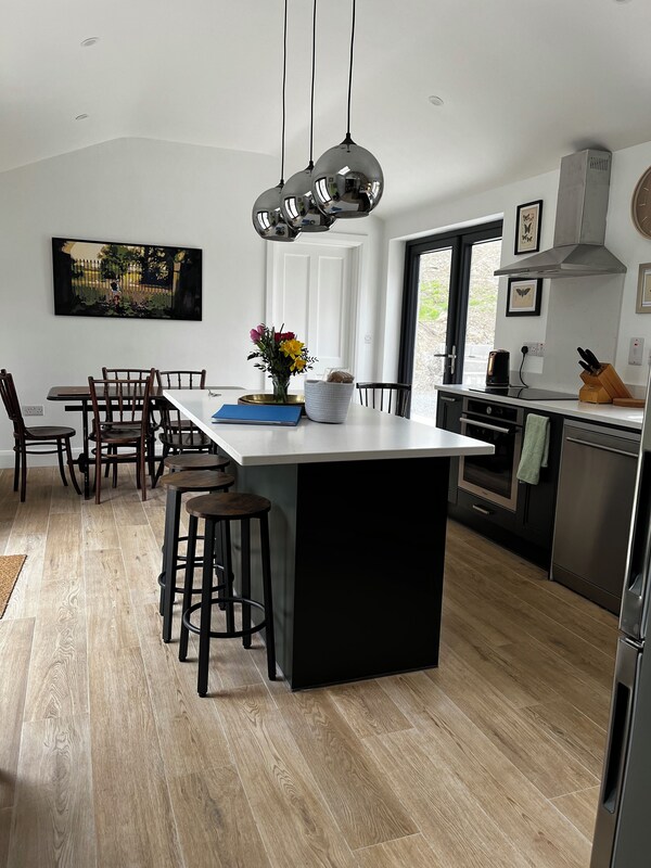 Renovated 4-bedroom Farmhouse In Near Lough Derg & Scarriff With Wifi - Irlanda
