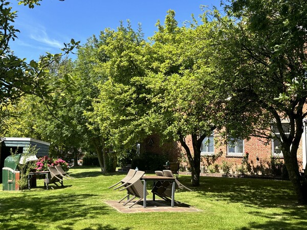 Beautiful Gulfhof: 45sqm Apartment Buurnstuuv 3 Persons, Garden & Terrace - Spiekeroog