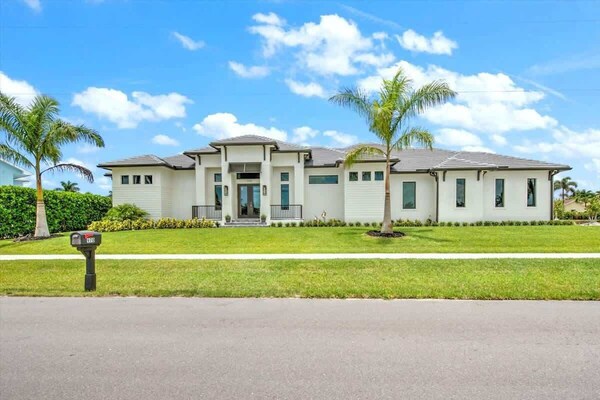 Coastal Tides Luxury Canal Home - Marco Island, FL