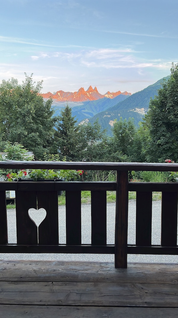 Authentic Chalet Sleeps 6, 5 Minutes From The Slopes At La Toussuire - Albiez-Montrond