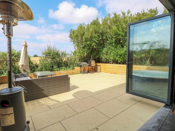 Henham 3 Bernaleen Cottages, Pet Friendly, With Hot Tub In Docking - Thornham