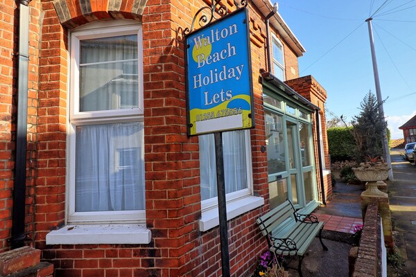 Walton Beach Holiday Lets, Family Friendly In Walton-on-the-naze - Walton-on-the-Naze