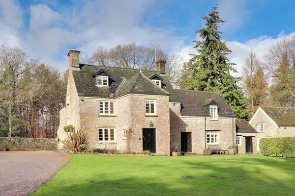 Danby Lodge, Pet Friendly, Character Holiday Cottage In Yorkley - Berkeley Castle