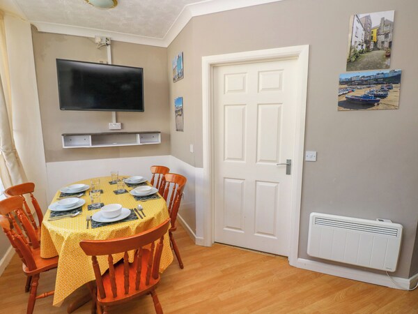 The Hilton Retreat, Pet Friendly, Country Holiday Cottage In Tenby - Manorbier