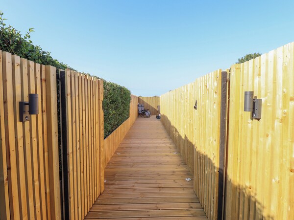 Beach Haven, Pet Friendly, Country Holiday Cottage In Anderby Creek - Anderby Creek