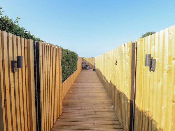Beach Haven, Pet Friendly, Country Holiday Cottage In Anderby Creek - Sutton on Sea