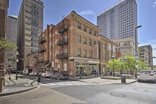Cozy 2-bedroom Ph Apartment In Charming Baltimore Inner Harbor , Free Parking - Baltimore, MD