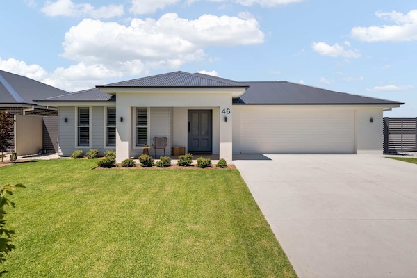 Brilliant Brennan - Modern 4 Bed, 2 Bath Home - Bathurst